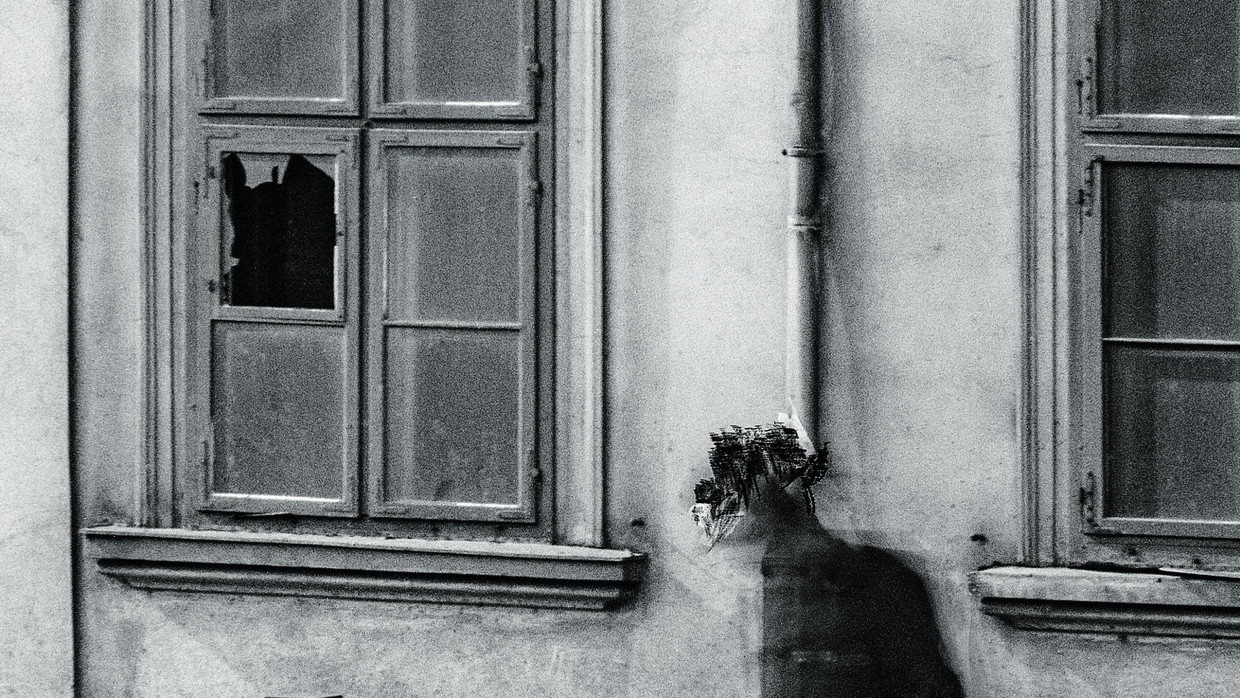 Michael Weselys Fotokunst: Flaneure des Jetzt auf den Trümmern von einst