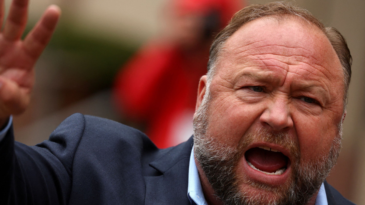 Elon Musk lässt Konto von Alex Jones auf X freischalten