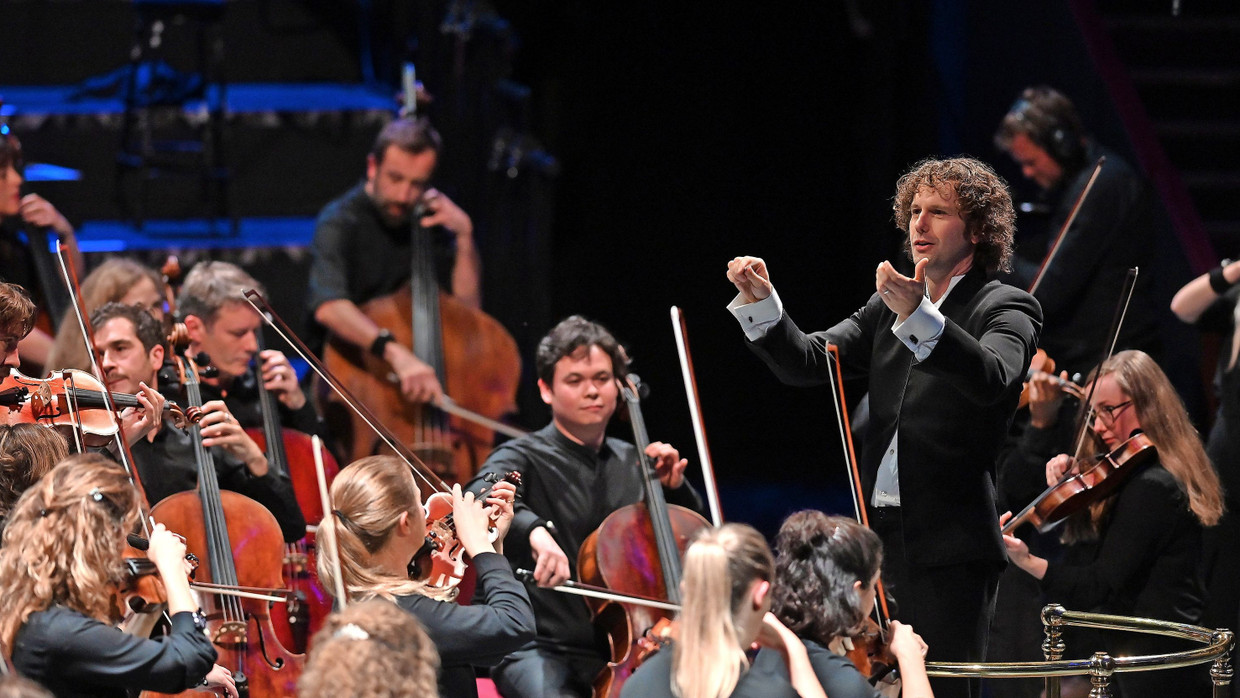 Aurora Orchestra beim Rheingau Musik Festival spielt