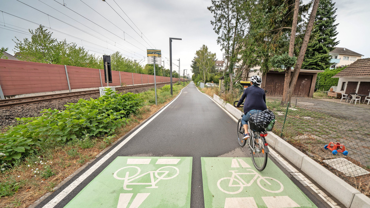 Spannende S Pedelec Radweg Bildernull