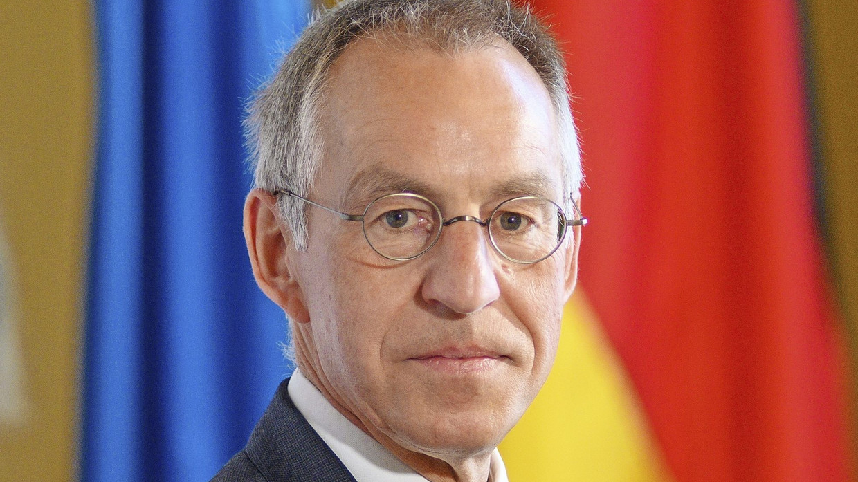 Verfassungsschützer Hollmann: Im Netz drehen viele Menschen auf | FAZ