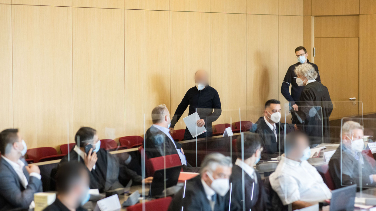 Clans bedrängen Reporter Axel Spilcker: Sie wollen wissen, wo er wohnt ...