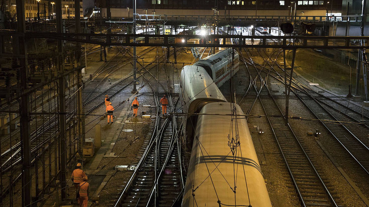 ICE im Bahnhof Basel entgleist | FAZ
