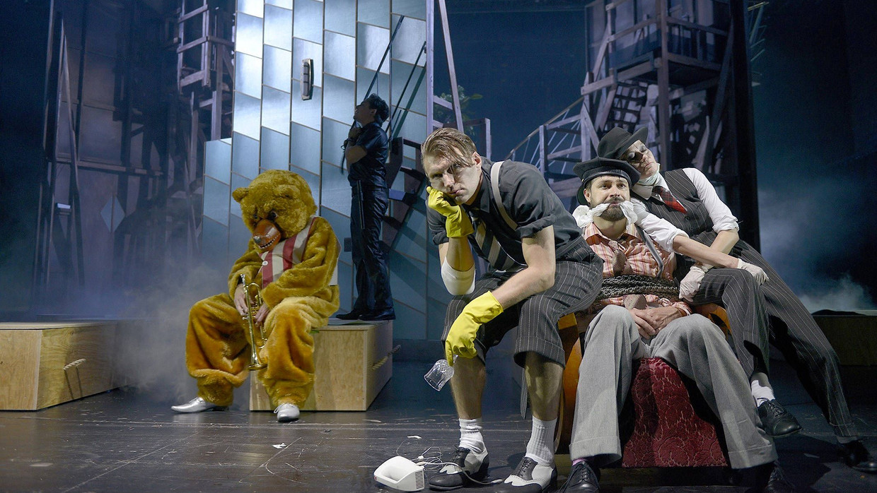 Jan Bosse inszeniert „Arsen und Spitzenhäubchen“