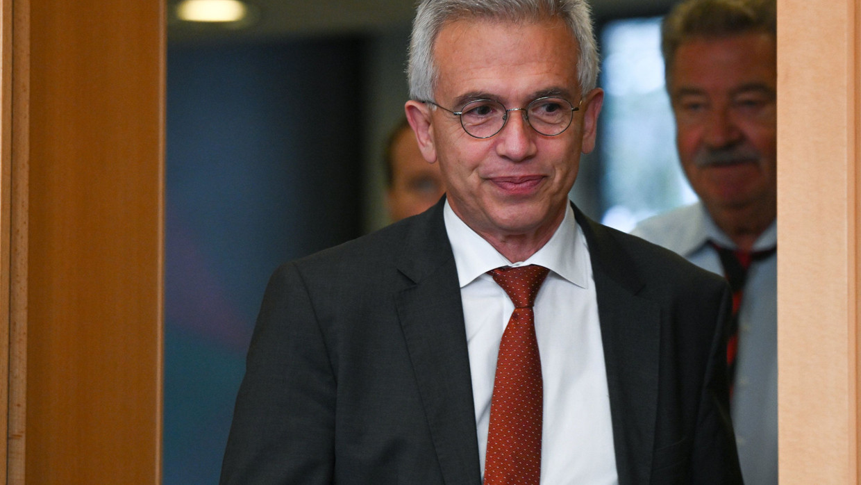 Frankfurts Oberbürgermeister Peter Feldmann benutzt Kind für seine ...