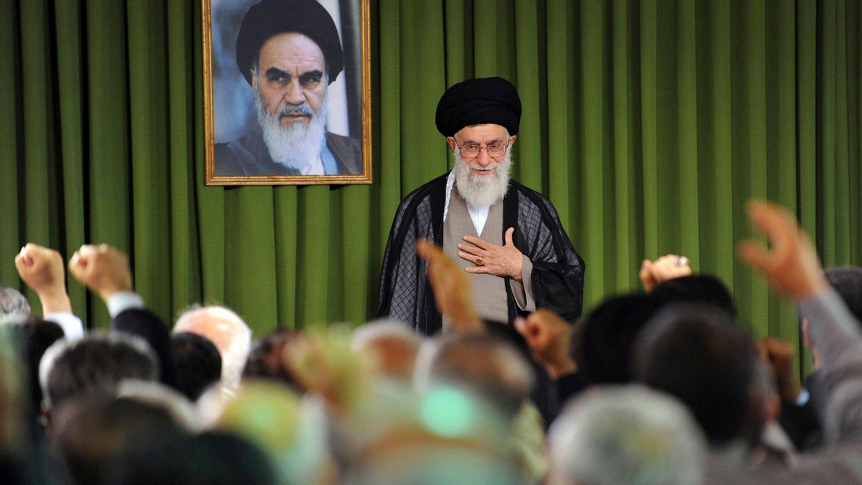 Iran: Ajatollah verbietet Chats zwischen Männern und Frauen