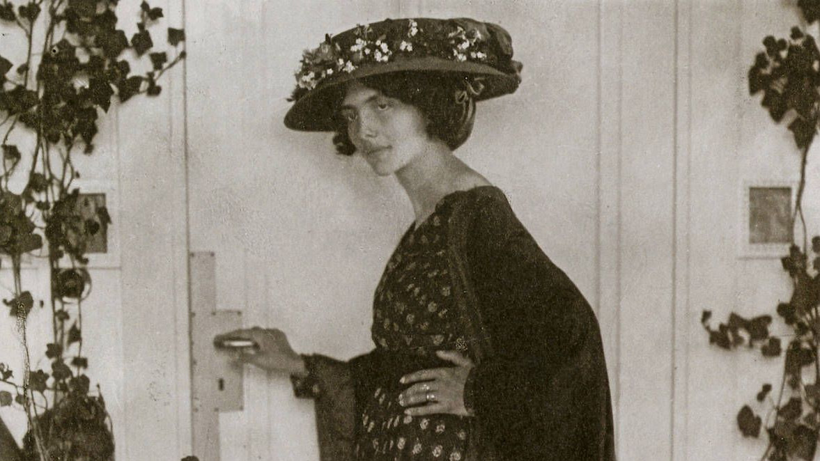 Ausstellung zum Künstlerkleid um 1900 in Krefeld