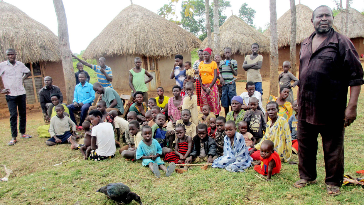 Mann aus Uganda hat zwölf Ehefrauen und mehr als 100 Kinder | FAZ