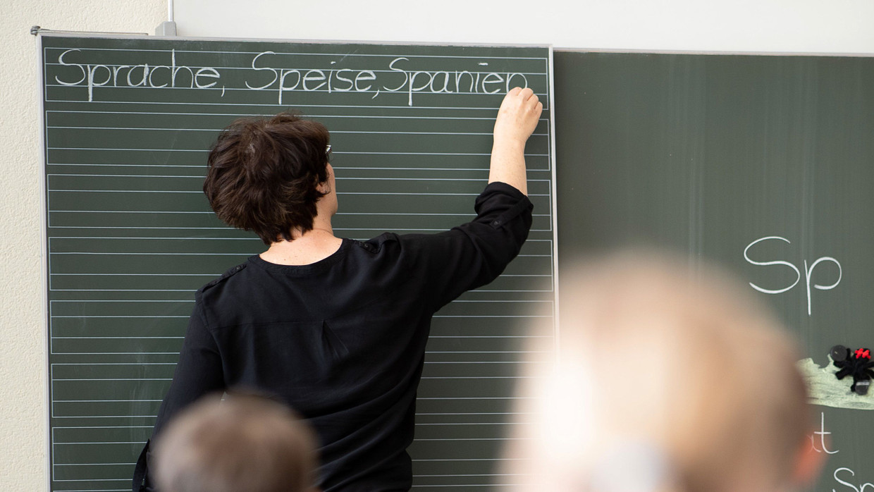 Beamte und Angestellte: Erhebliche Unterschiede bei der Bezahlung | FAZ