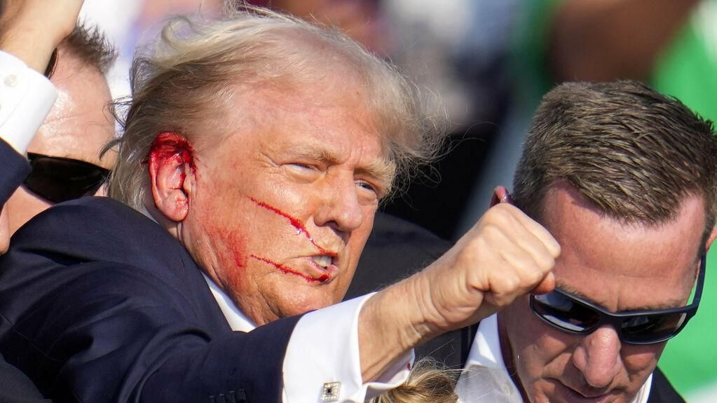 Was hat Trump am Ohr getroffen?