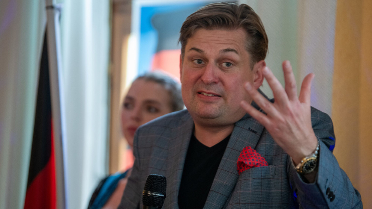 Trotz Auftrittsverbots: AfD-Politiker Krah zeigt sich in Dresden