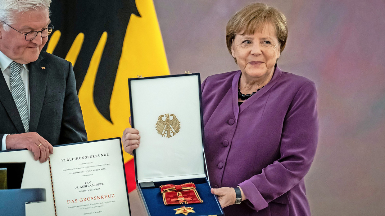 Auszeichnung mit Großkreuz: CDU lobt Merkel doch noch