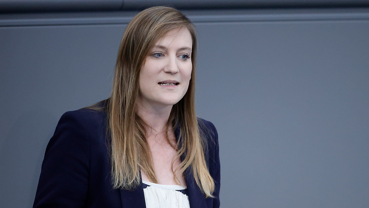 Abgeordnete bringen Antrag zur Abschaffung des Paragrafen 218 ein | FAZ