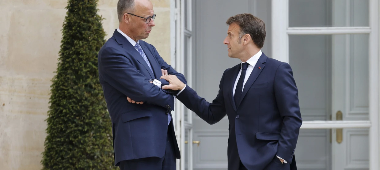 Macron pflichtet Merz bei: „Das EU-Lieferkettengesetz muss ganz vom ...