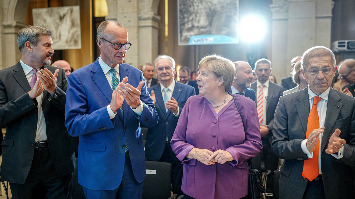 Merkel gegen Merz: Die Union muss jetzt auf Merz-Kurs bleiben | FAZ