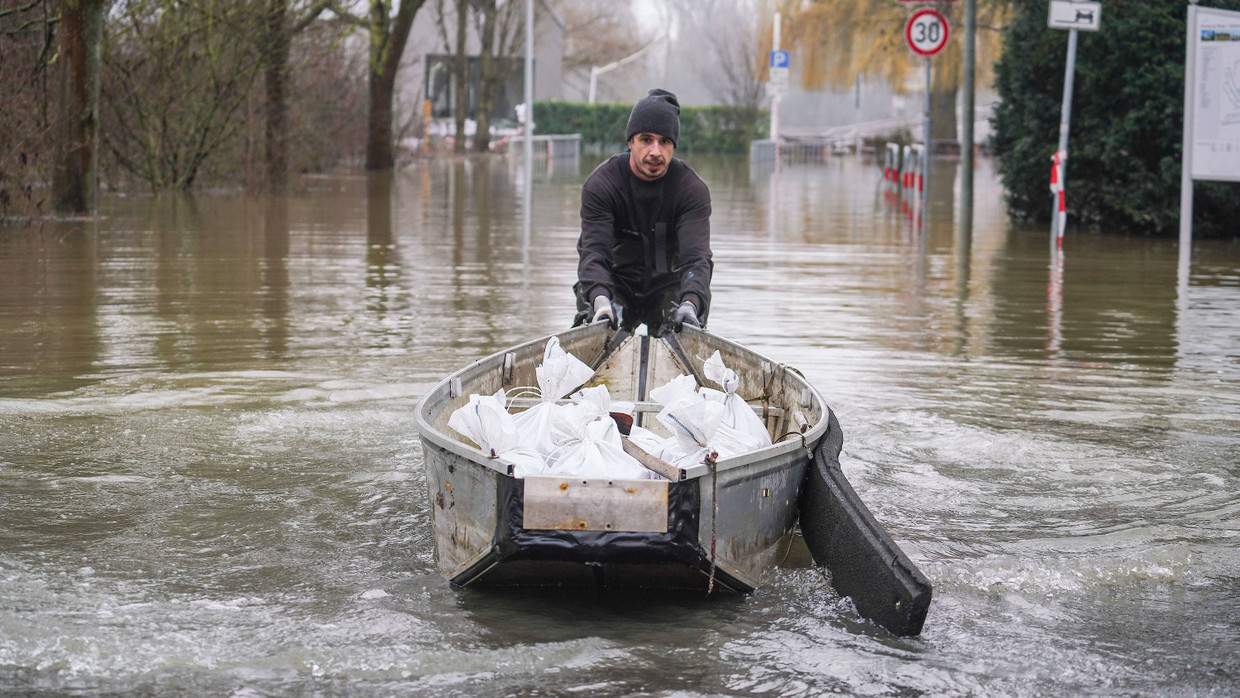 Hochwasser: Rhein gesperrt für Schiffe und Fähren