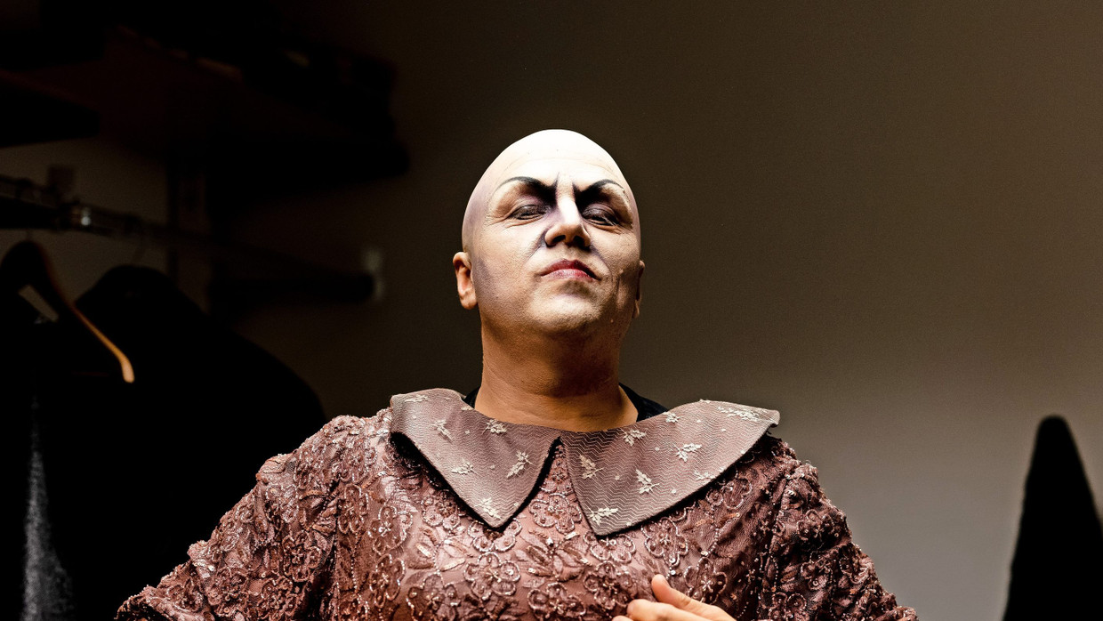 Kult an der Oper Frankfurt: Der Tenor Peter Marsh als schaurige Knusperhexe