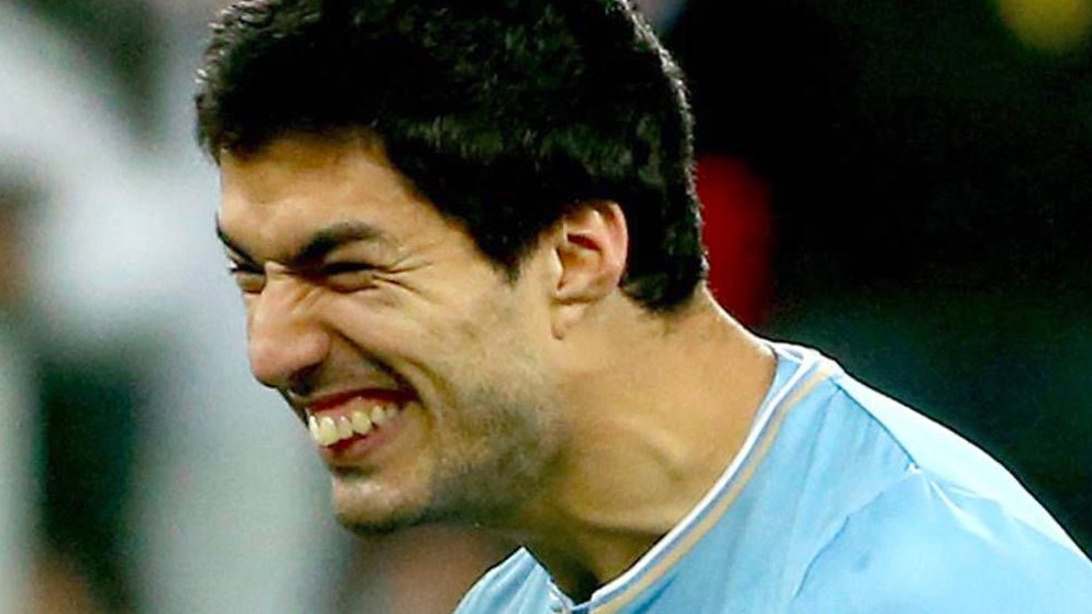 Eurogoals: Luis Suarez, deine Zähne sind im Abseits