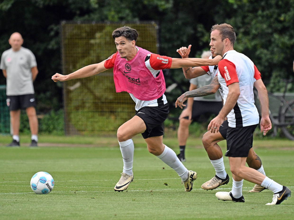 Eintracht Frankfurt drückt das Durchschnittsalter des Teams deutlich ...