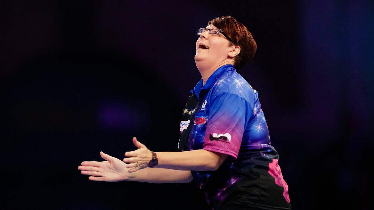 Ashtons Auftritt für die Emanzipation im Darts