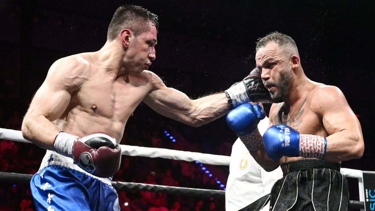 Felix Sturm gewinnt Comeback-Boxkampf in Stuttgart gegen Sükrü Altay