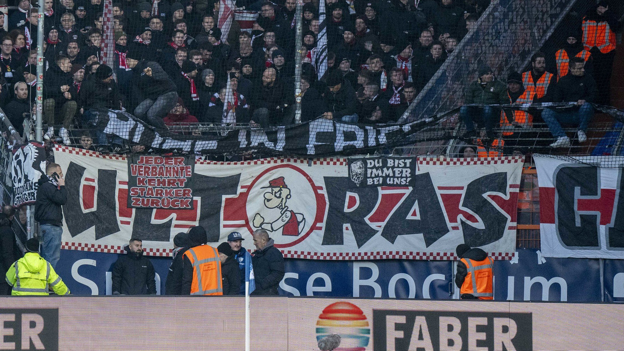 Ultra-Fan-Banner bei VfB Stuttgart gegen VfL Bochum: Ärger und ...