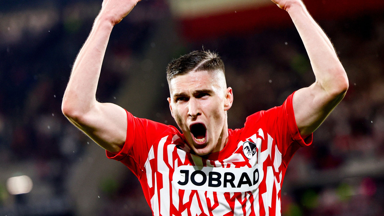 Dank Sallai und großer Moral gewinnt Freiburgs gegen Lens