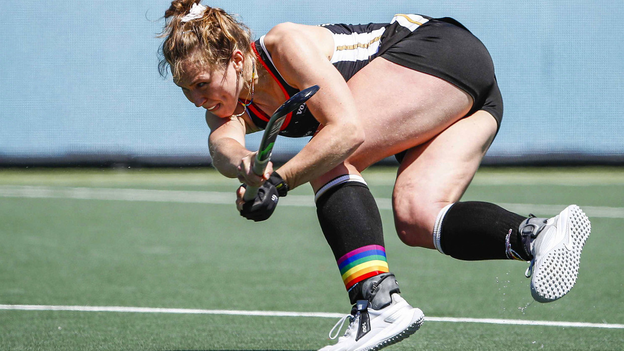 Olympia: Hockey-Spielerin Nike Lorenz zur Regenbogenbinde