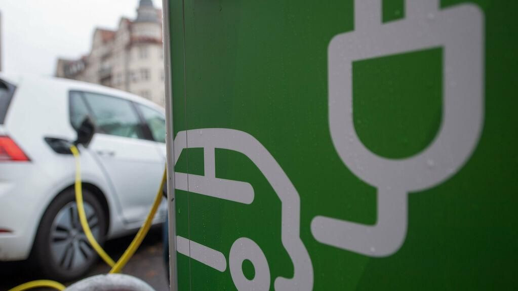 Ladenetz für E-Autos wächst zügig