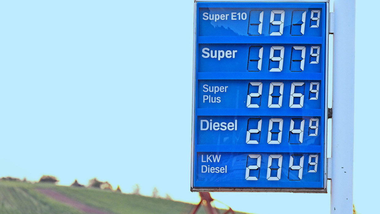Diesel kostet an vielen Tankstellen wieder mehr als 2 Euro